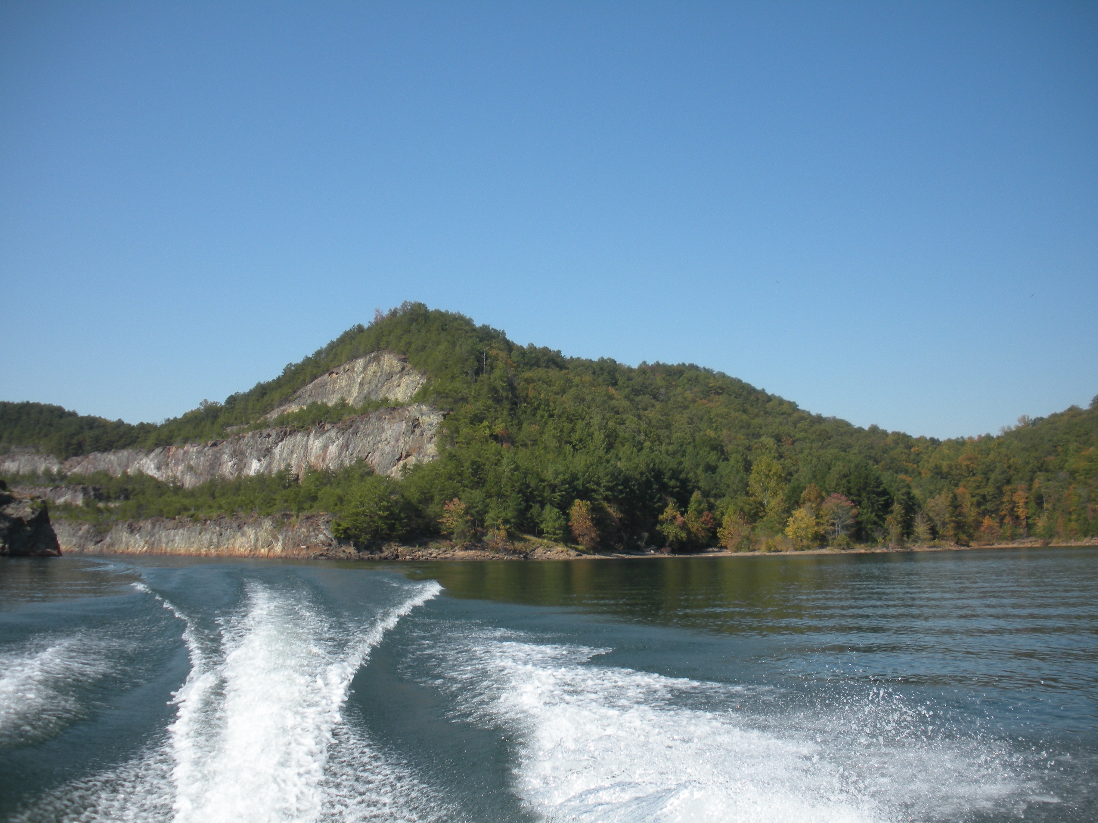 Tranquility at Carters Lake Owners Association – Rustic Sophistication